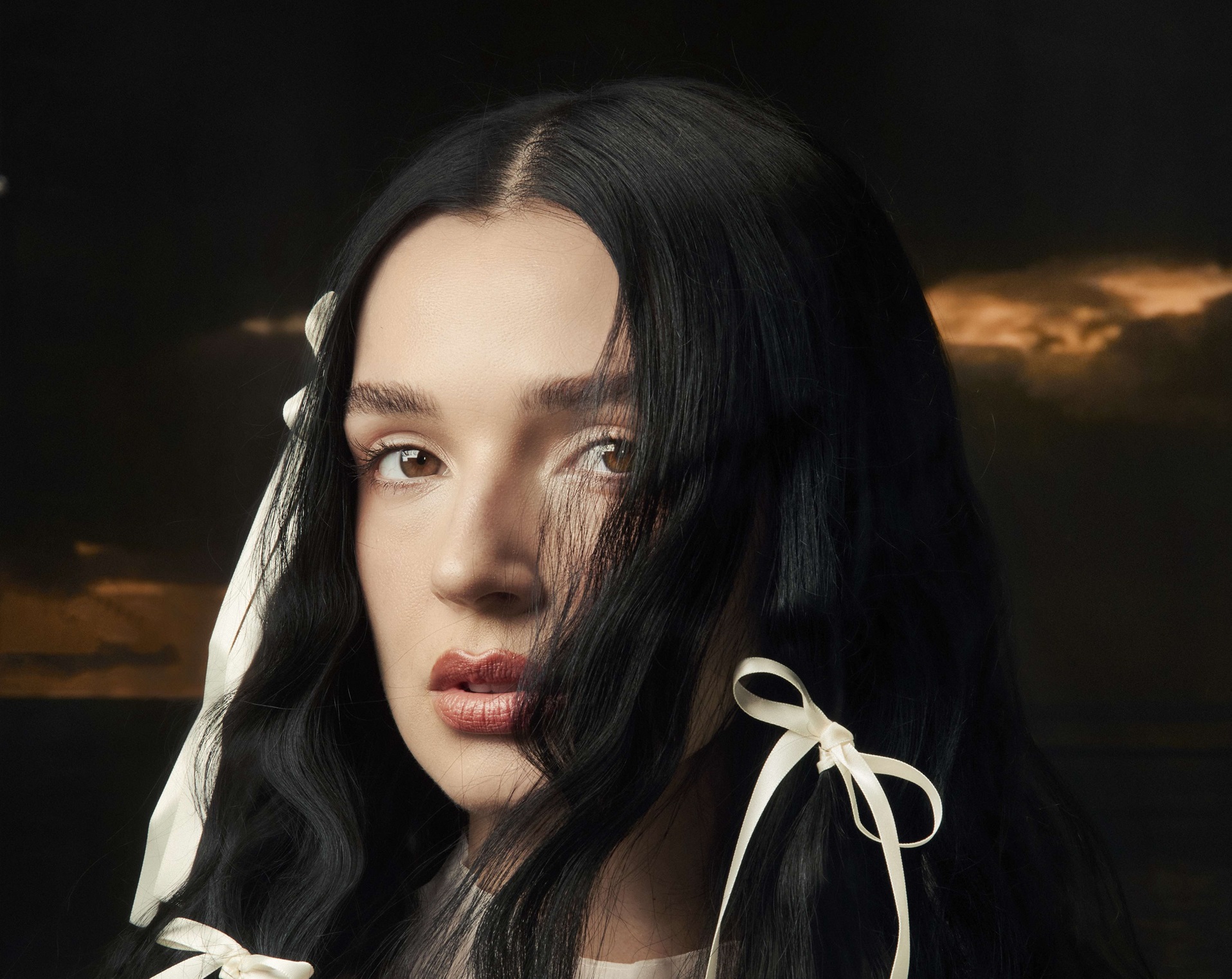 Poppy lança novo single «Bruised Sky» - Metal Global
